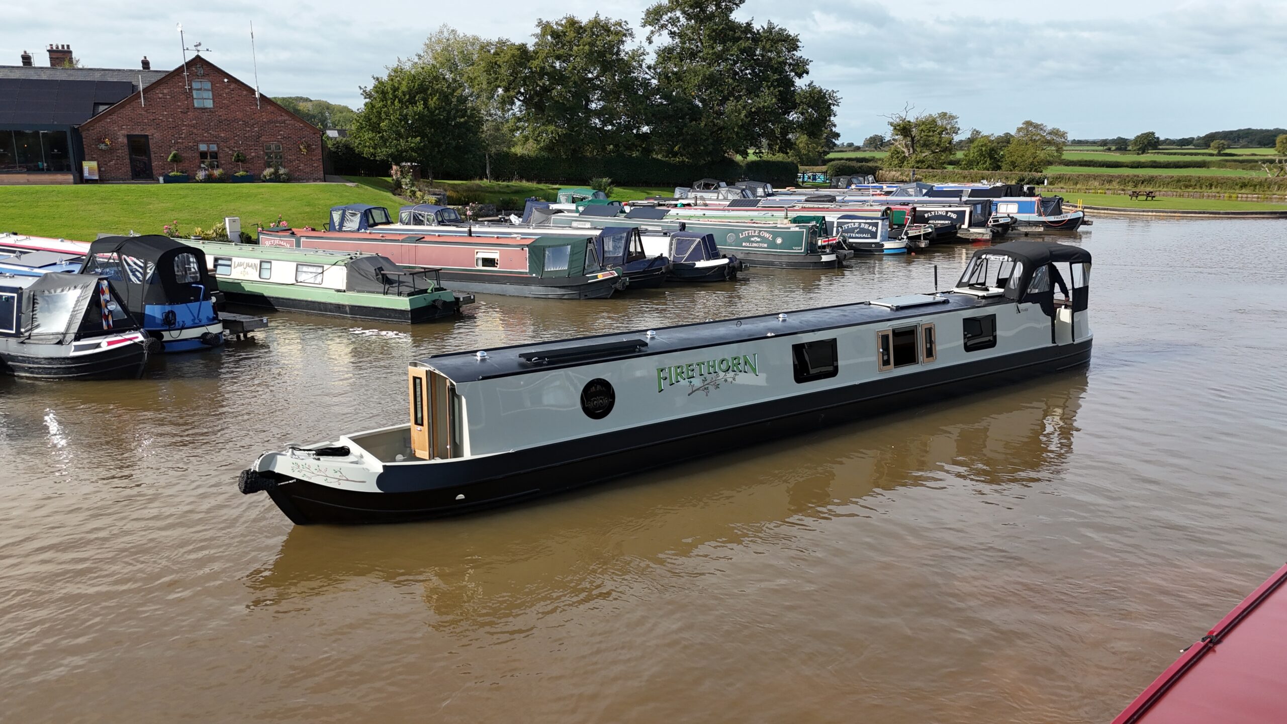 Straight & Narrowboats | New Build Narrowboats | Aqueduct Marina
